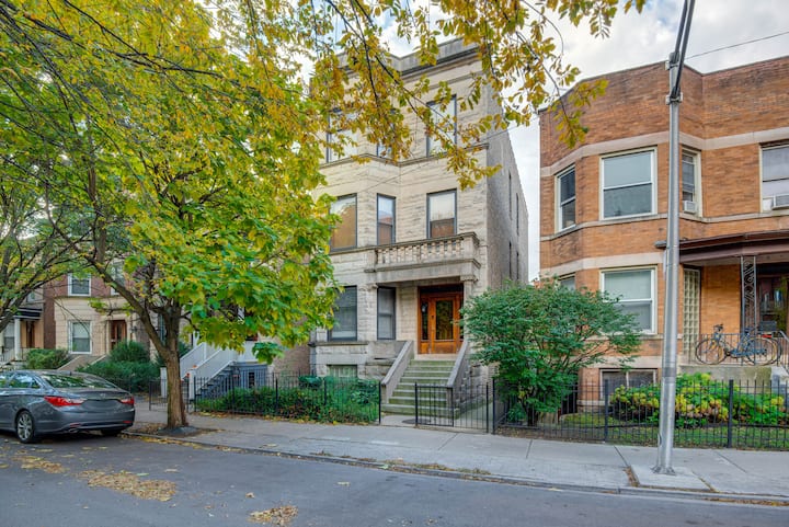 Walk To Wrigley Field! Townhouse W/ Pool Table -