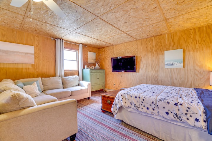 Hike, Ski & Golf: Water-view Lake Winola Retreat! - Lake Winola, PA