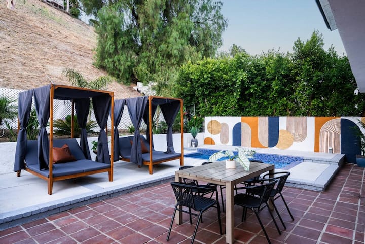 2-story Sanctuary | Spacious Hot Tub + Billiards - Los Angeles, CA