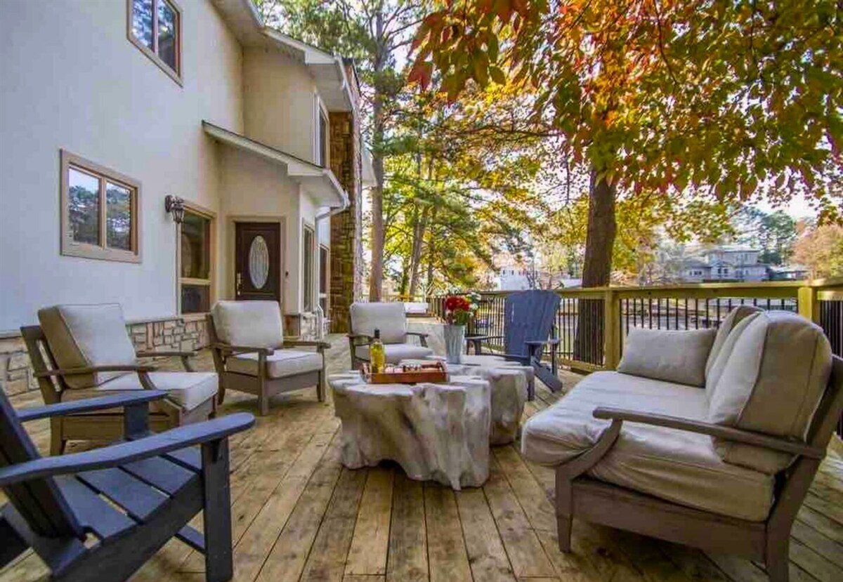 Sleeps 18, Lakefront, Fire Pit, Private Dock - Airbnb