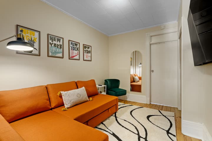 Modern Comfort Minutes From Nyc, Free Parking - Edgewater, NJ