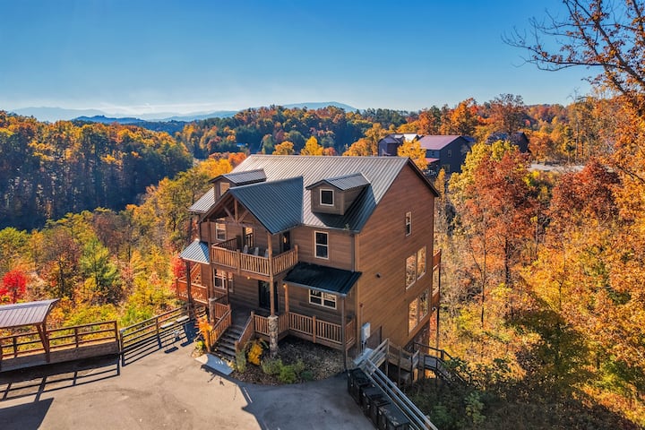 Views! Sleeps 22 | Pool | Theater | Game Rm | - Tennessee