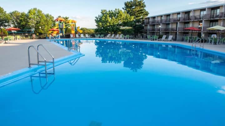 Minutes From Hersheypark | Pools. Hot Tub - Harrisburg, PA
