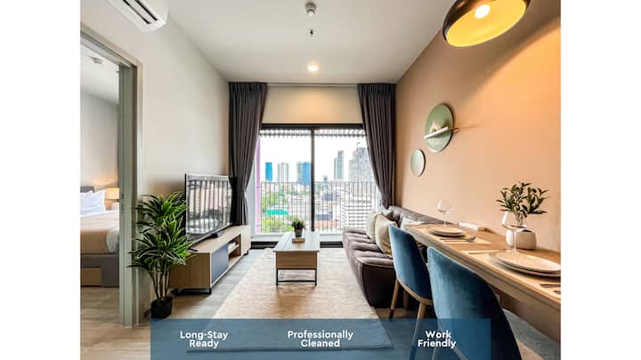 Near Bts • Fully Furnished • Pool & Gym • Sontana - Bangkok