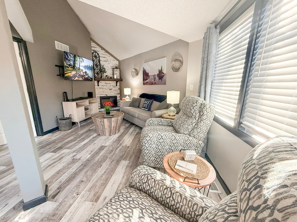 Lakefront Home-3BD/2.5BA/Dock/Grill/Firepit/Pool - Airbnb