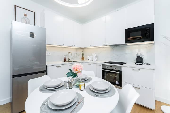 Warm & Bright Apartment • Prague Vinohrady • A/c - Praga