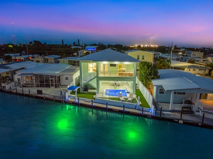 Aqua Verde ~ Waterfront Lux Gem ~ Dock ~ Game Room - Marathon, FL