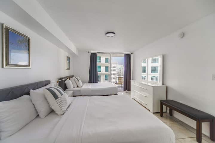 Luxe 2bd Unit | W Sauna, Pool & Gym Access - Miami