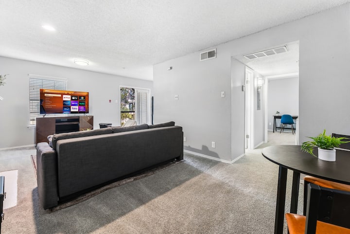 Welcoming 1br Apartment With Pool And Gym - Arlington, TX