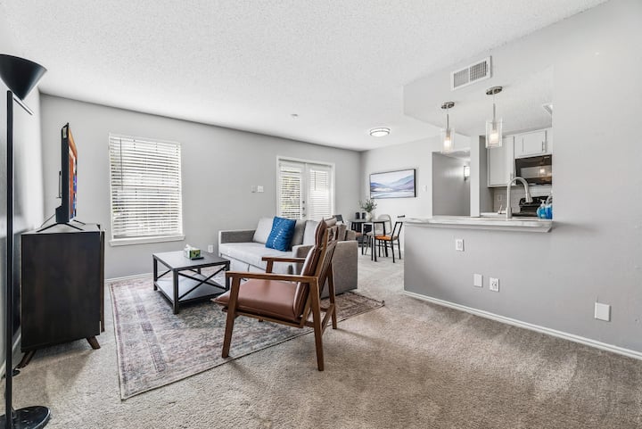 Bright And Contemporary 2br With Gym & Pool - Grand Prairie, TX