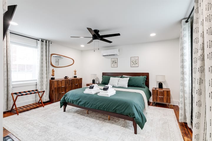 The Nook: Cozy & Walkable | King Bed | Modern Stay - Richmond, VA