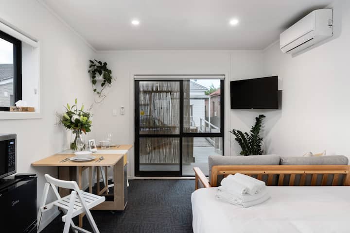 New - Studio Unit 5 Mins Walk To Cbd - Gisborne