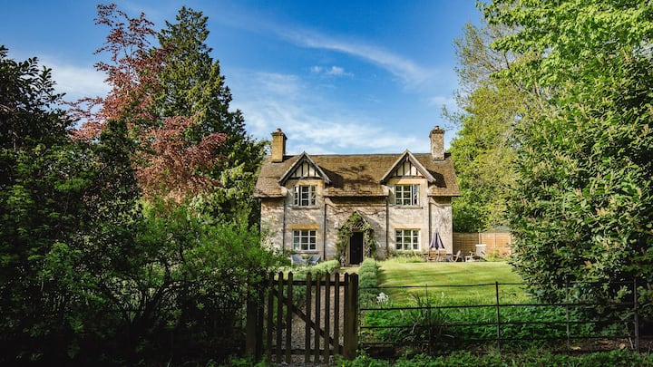 A Sudeley Castle Cottage That Sleeps 6 Guests  In 3 Bedrooms - Gloucestershire