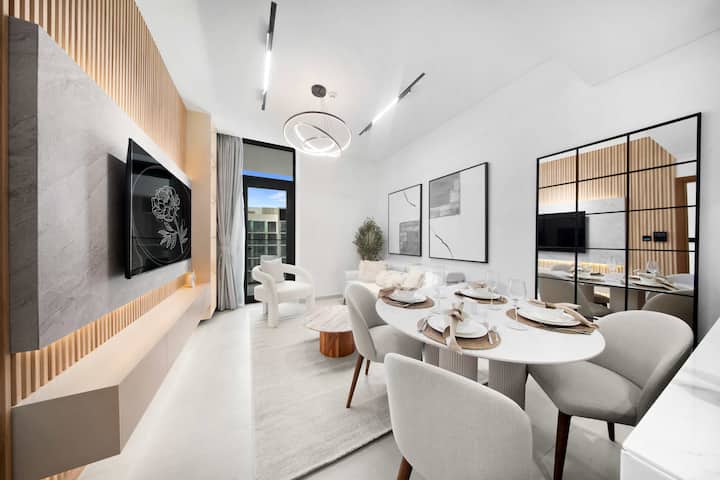 Chic 1br Getaway, Sleeps 4, Stunning Pool Views - Dubai