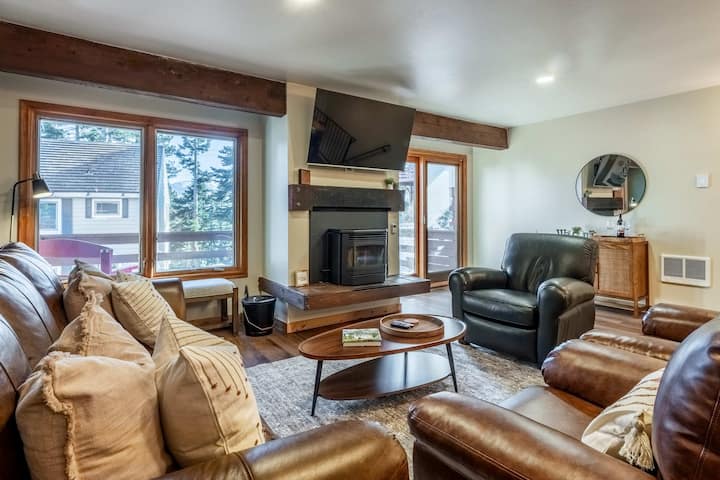 Luxury 3br Townhome, Walk To Village, Pet Friendly - Mammoth Mountain, CA