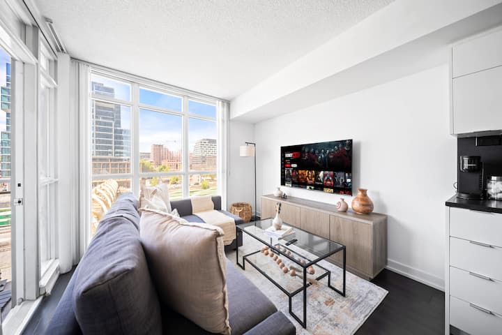 Modern City Retreat Near Waterfront & Cn Tower - Toronto