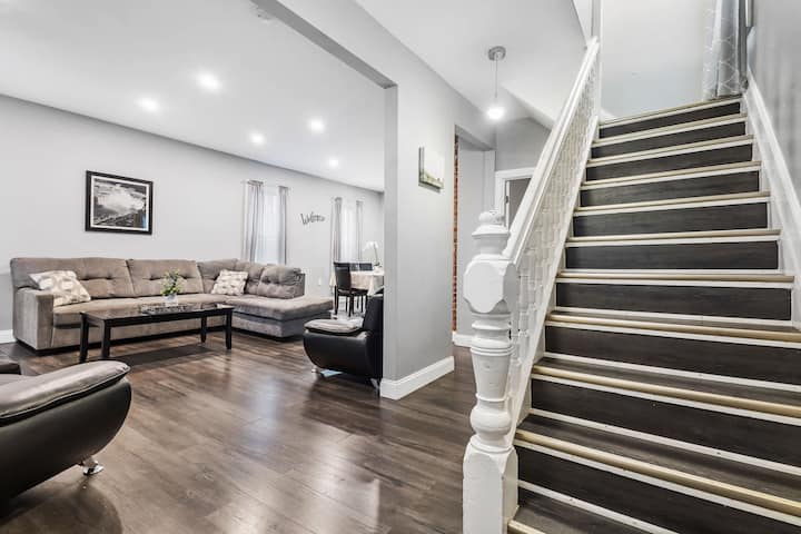 Modern 5br Home Perfect For Families - Niagara Falls