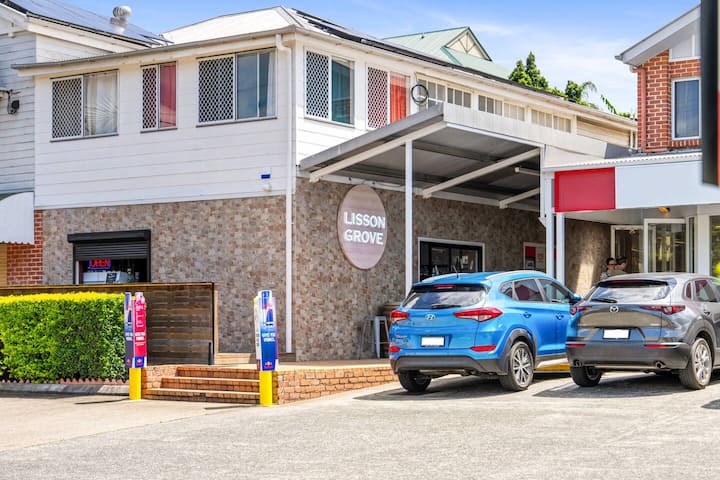 Modern 1-bed Retreat With Patio & Shed Access - Brisbane