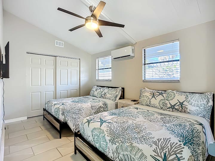 Charming Coastal Getaway - Englewood, FL