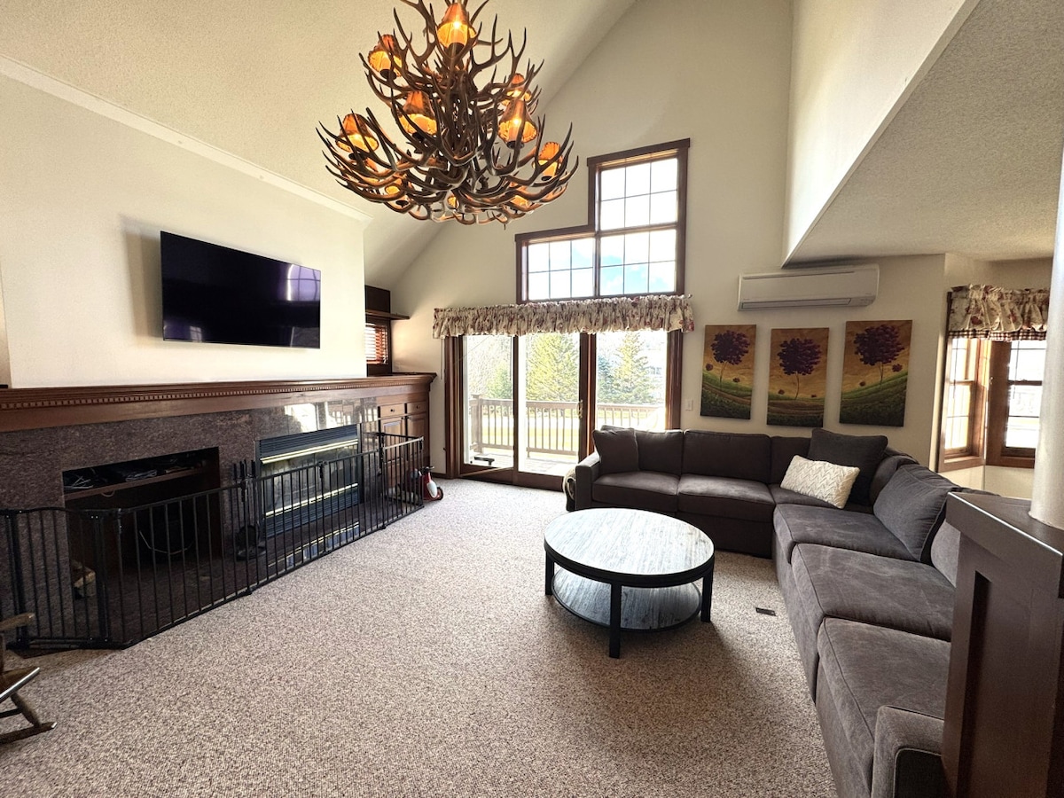 Greenspring Townhome- Shuttle, Pool, Hot Tub & Gym - Townhouses for ...