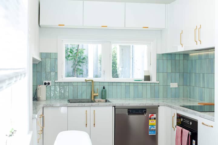 Sunny Mt. Victoria Cottage Near Courtenay Place - Wellington