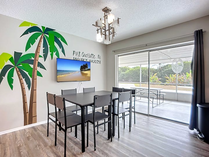 Waterfront 5br Retreat With Spa - Port Charlotte