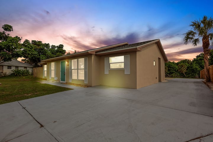 Waterfront 5br Retreat - Port Charlotte, FL