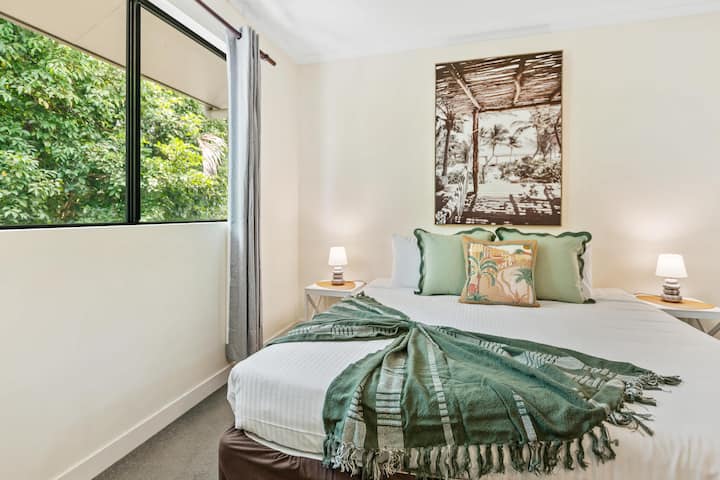 Palm Cove Studio | Pools, Spa, Café & Bar - Palm Cove