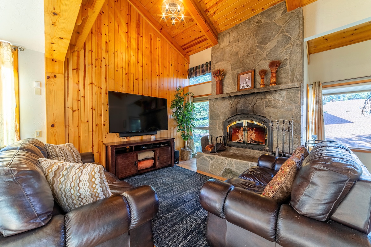 Walk to Ski – 2BR 3BA Chamonix Condo Retreat 592 - Airbnb