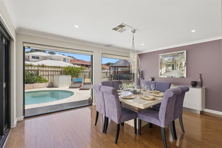 Luxury 5-bed Retreat W/ Pool, Bar & Putting Green - Perth