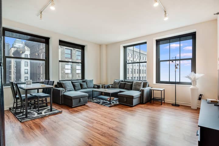 Downtown Chicago Stay With Free In & Out Parking 3 - Chicago, IL