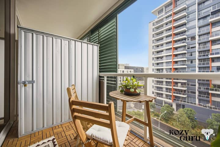 Kozyguru | Waterloo | Designer Pad With City Views - Moore Park