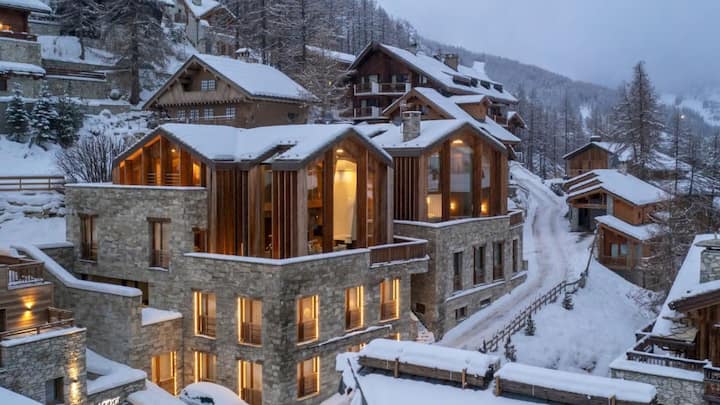 Spacious Mountain Retreat With Heated Pool - Tignes