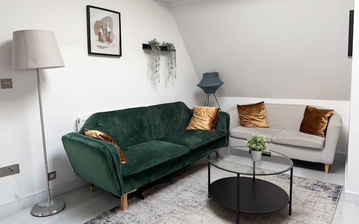 Two Bedroom Flat In Didcot (Sleeps 7) - Didcot