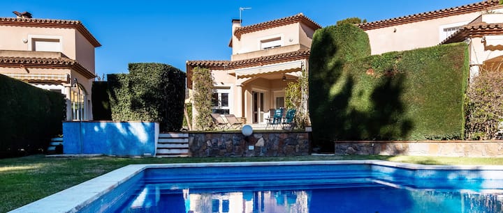 Al Alba - Serene Escape With Shared Swimming Pool - Miami Platja