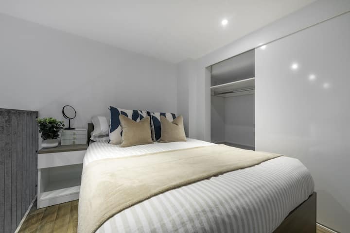 Modern Mezzanine Studio Near Ouseburn - Newcastle upon Tyne