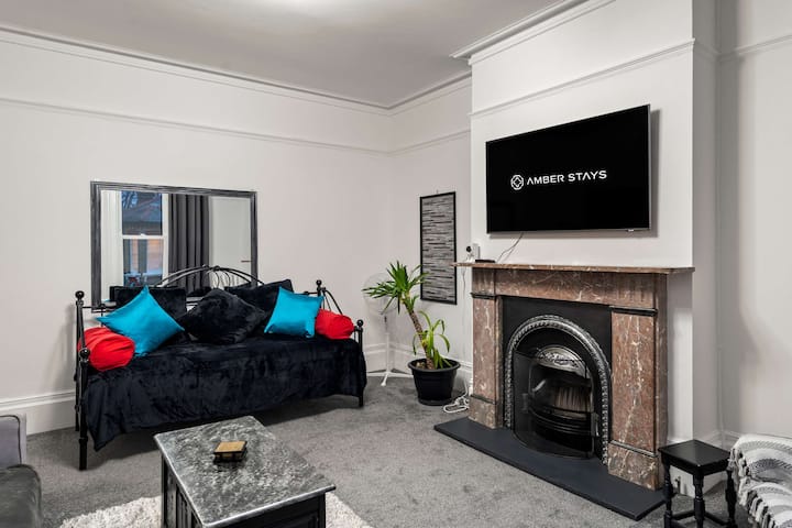 New 2 Bed | Perfect For Business And Small Groups! - Portsmouth