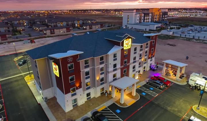 3 Units | Spacious Stay Near Joyland Park - Lubbock, TX