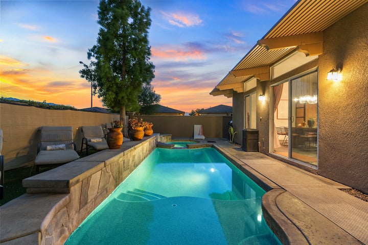 Designer Desert Oasis W/ Pool + Hottub | The Riley - コーチェラ, CA