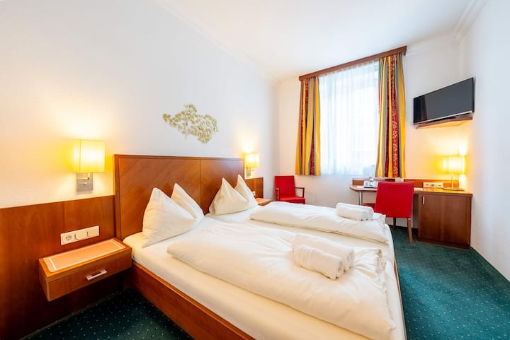 Hotel Krug Double Room | Breakfast | Garden - Baden bei Wien