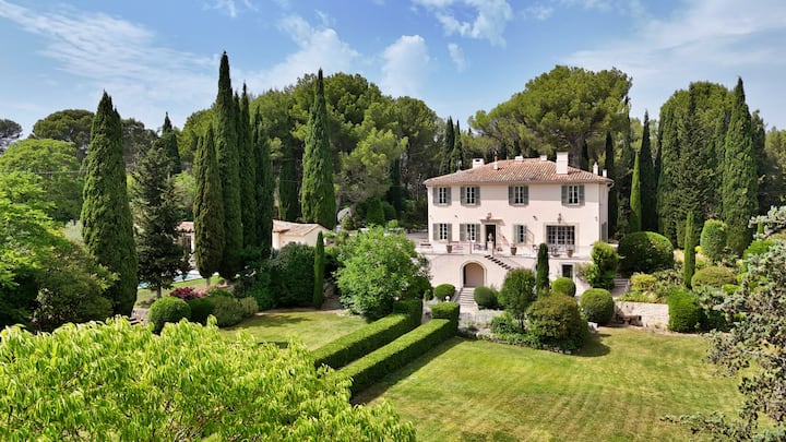 Domaine De La Rose Comtesse L Art Du Luxe - Éguilles