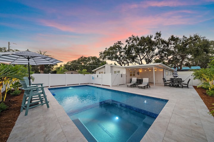 Sea La Vie | Salt Pool & Spa In Great Location - Sarasota, FL