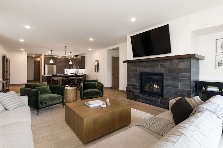 Big Sky Base Camp | Fireplace, Views & Hot Tub - Big Sky