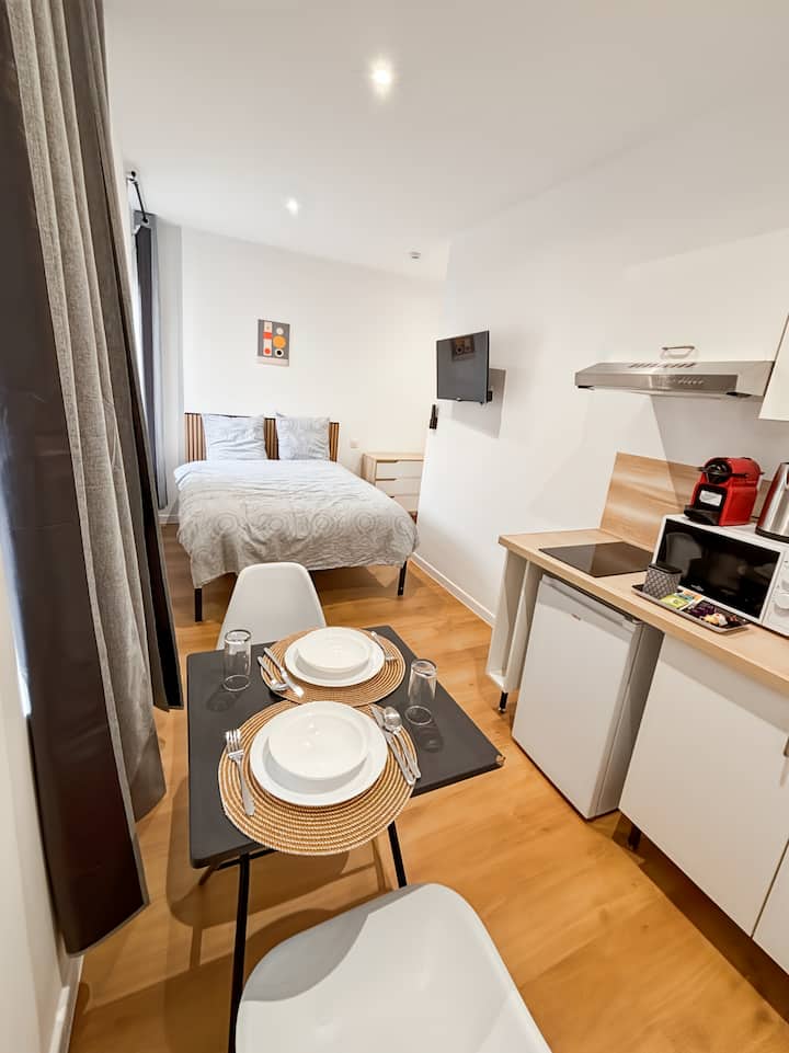 Studio Le Bauhaus – Sobre Et Chic à Cambrai - Cambrai