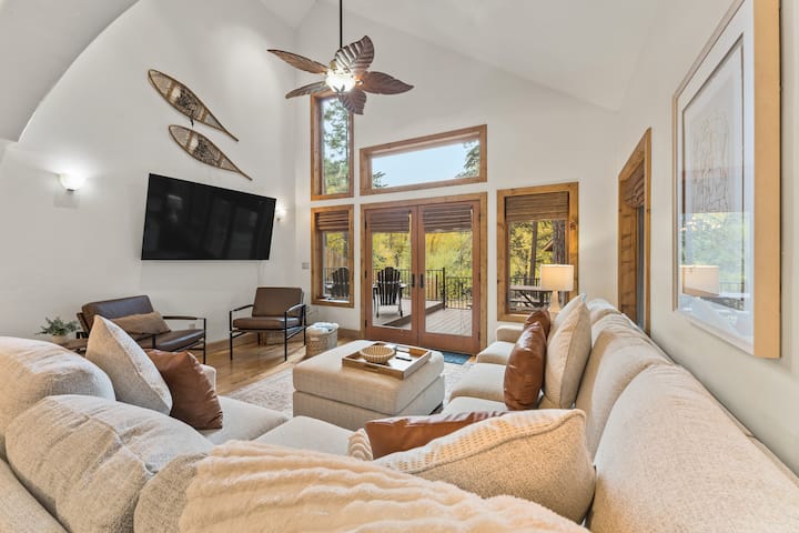 Creekside Den | Renovated Chic Cabin, Hot Tub - Lake Tahoe