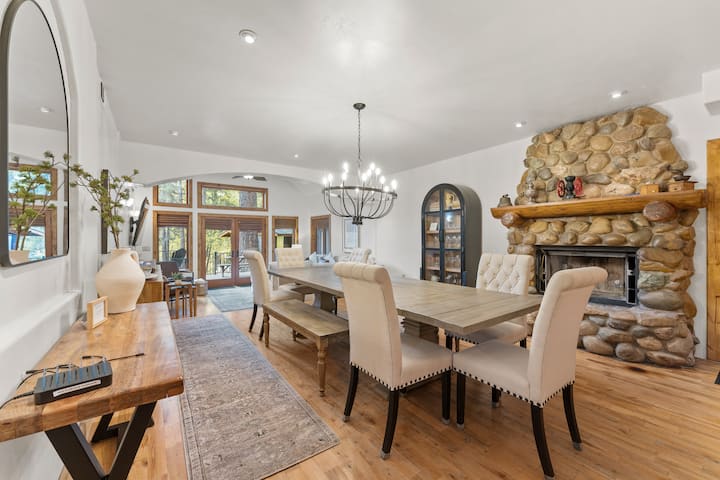 Creekside Den - By Beach, Hot Tub - Kings Beach