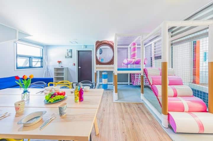 아이들과 함께 즐길 수 있는 공간 객실, A101호(키즈놀이터,개별풀,트램플린) - Gyeongju-si