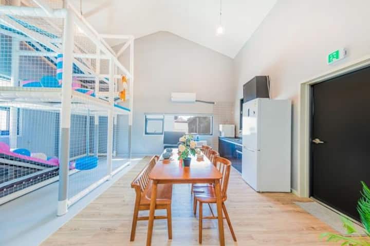 온가족이 행복한 객실, A201호(키즈놀이터,개별풀,게임기 침실3,침대5) - Gyeongju-si