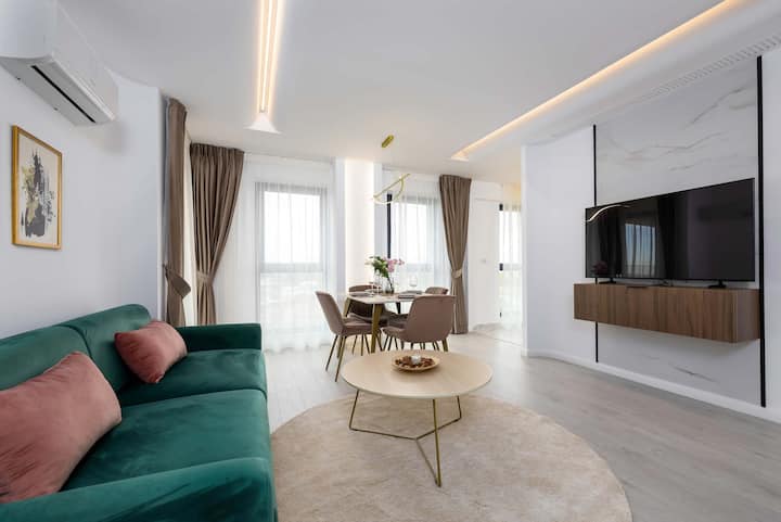 Velvet & Gold Leaf Retreat - Chic Design Apartment - Bucarest