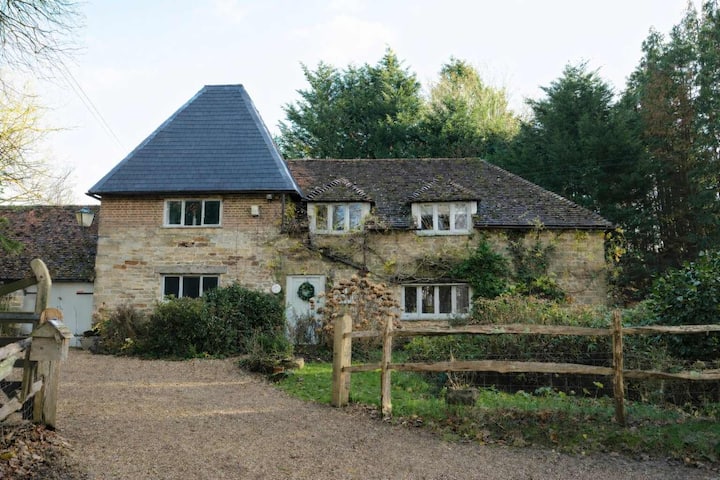 Family-friendly Historic Oast House Garden & Fire - Crowborough